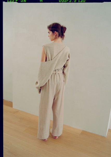 Horizontal Shrug – La Garçonne